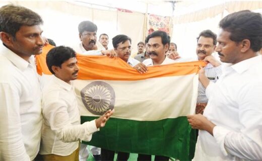 Meet the Man Behind First Ever Handloom Flag - Chudubabai